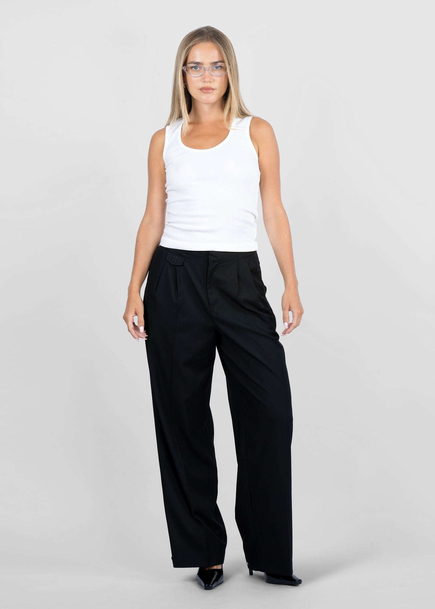 Relaxed Suit Pants - Black wide-leg trousers with elegant details – SUI AVA